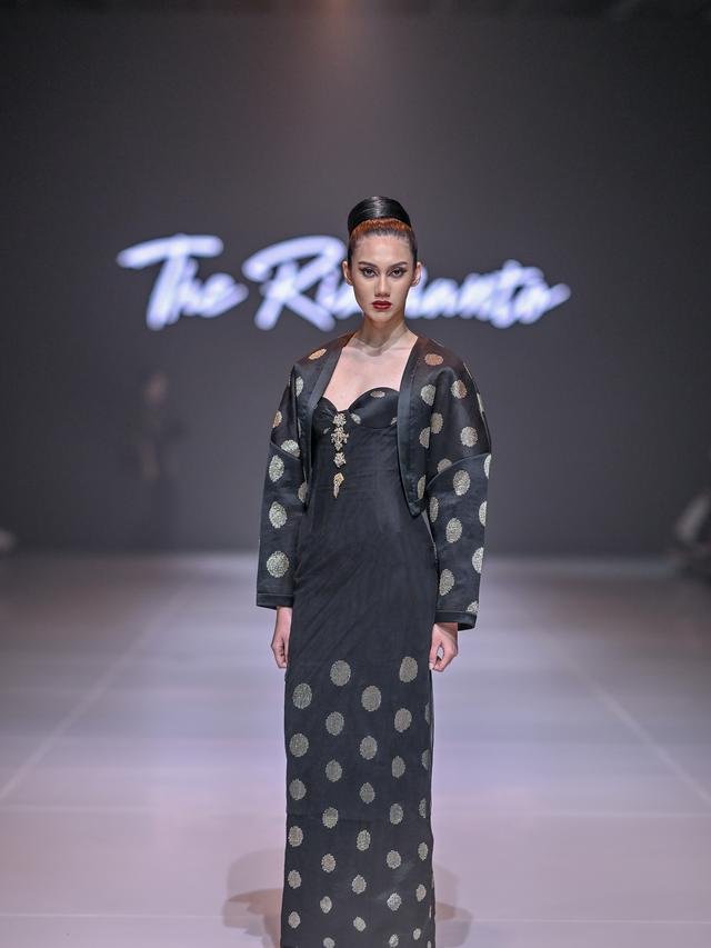 JFW 2026, Tafsir Tenun Garut sampai Putussibau dalam Ruang Transisi LIMINAL