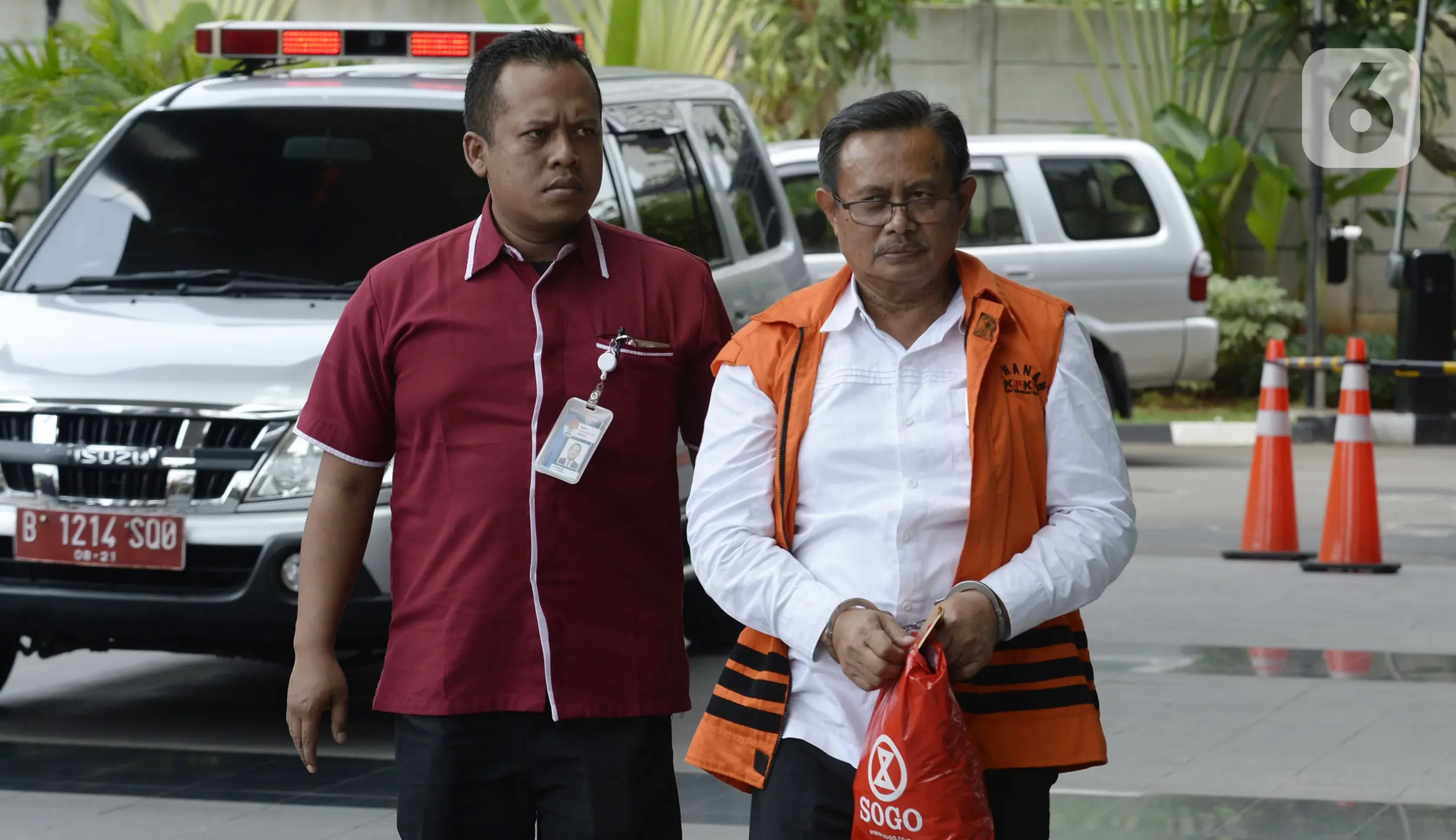 FOTO: KPK Periksa Bupati Indramayu Supendi - Foto Liputan6.com