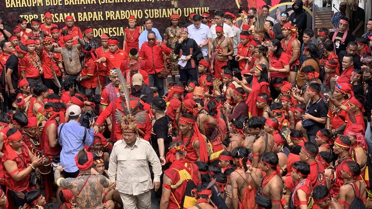 Bertemu Pasukan Merah Dayak, Prabowo Janji Bangun SMA Taruna Nusantara ...