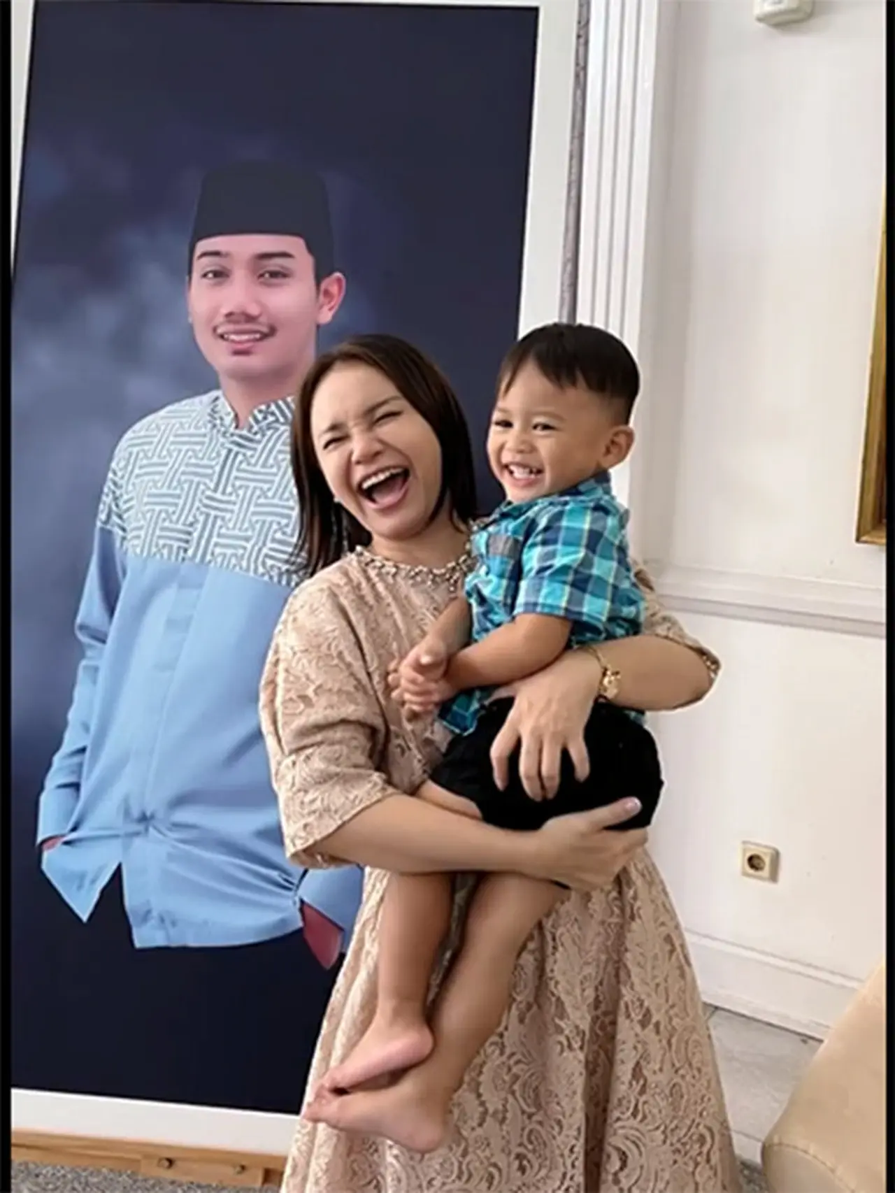 Sambangi Rumah Ridwan Kamil, Rossa Kaget Lihat Aksi Adik Bungsu Eril ...