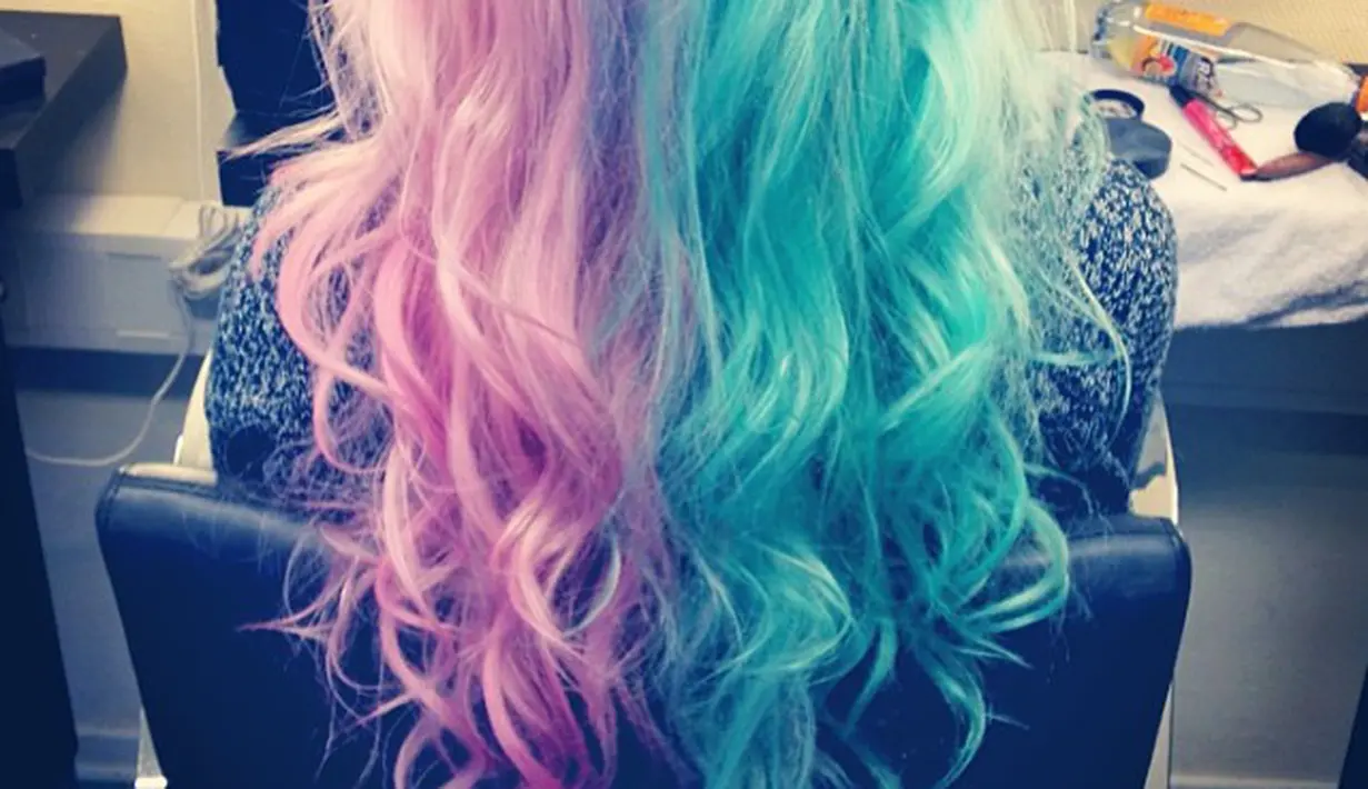 Tren Cat Rambut Dua Warna Berani Coba Photo
