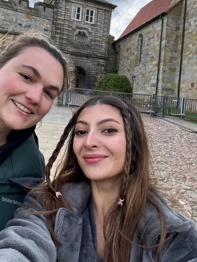 Sambangi Peternakan Kuda, Ini 6 Potret Sarah Keihl dan Killian Potter ...