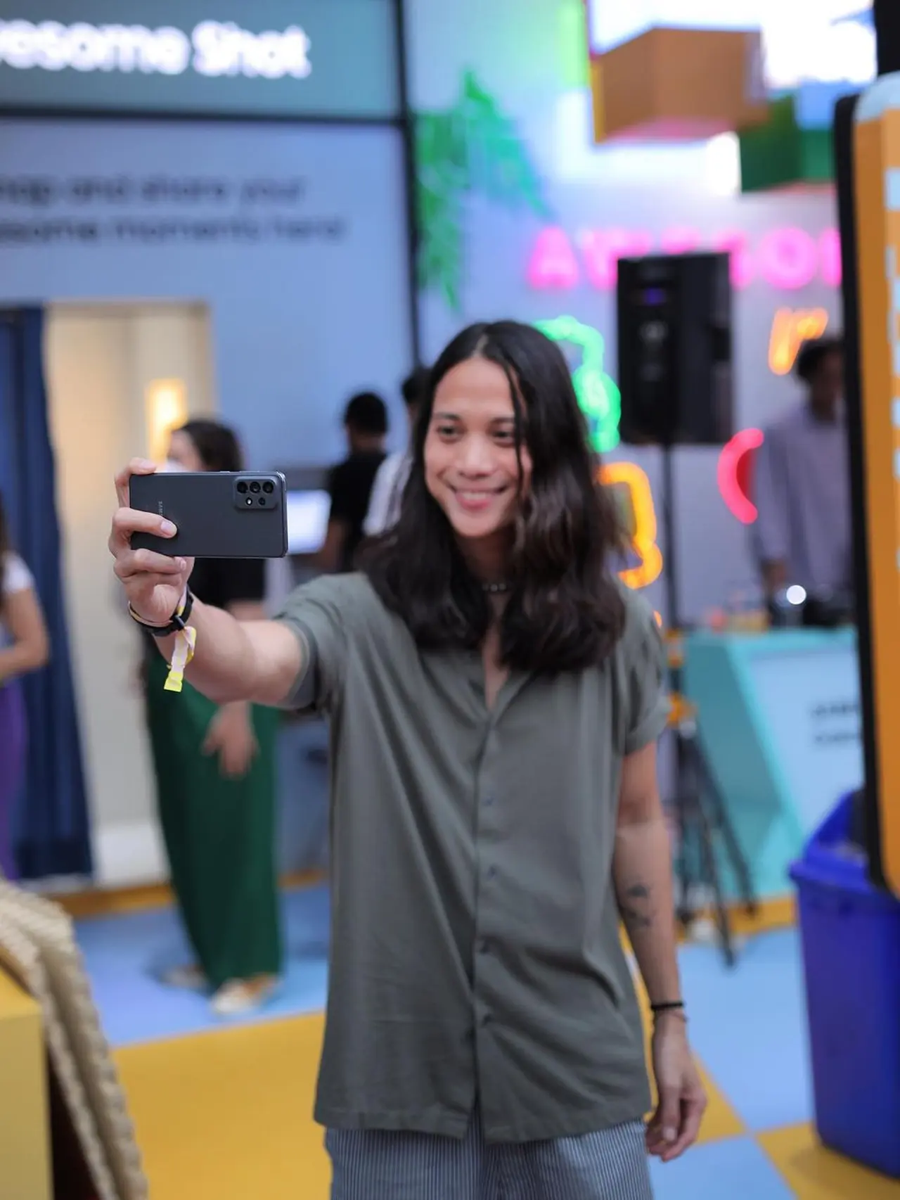 8 Potret Dikta Potong Rambut Gondrong, Beri Semangat Bagi Pejuang ...