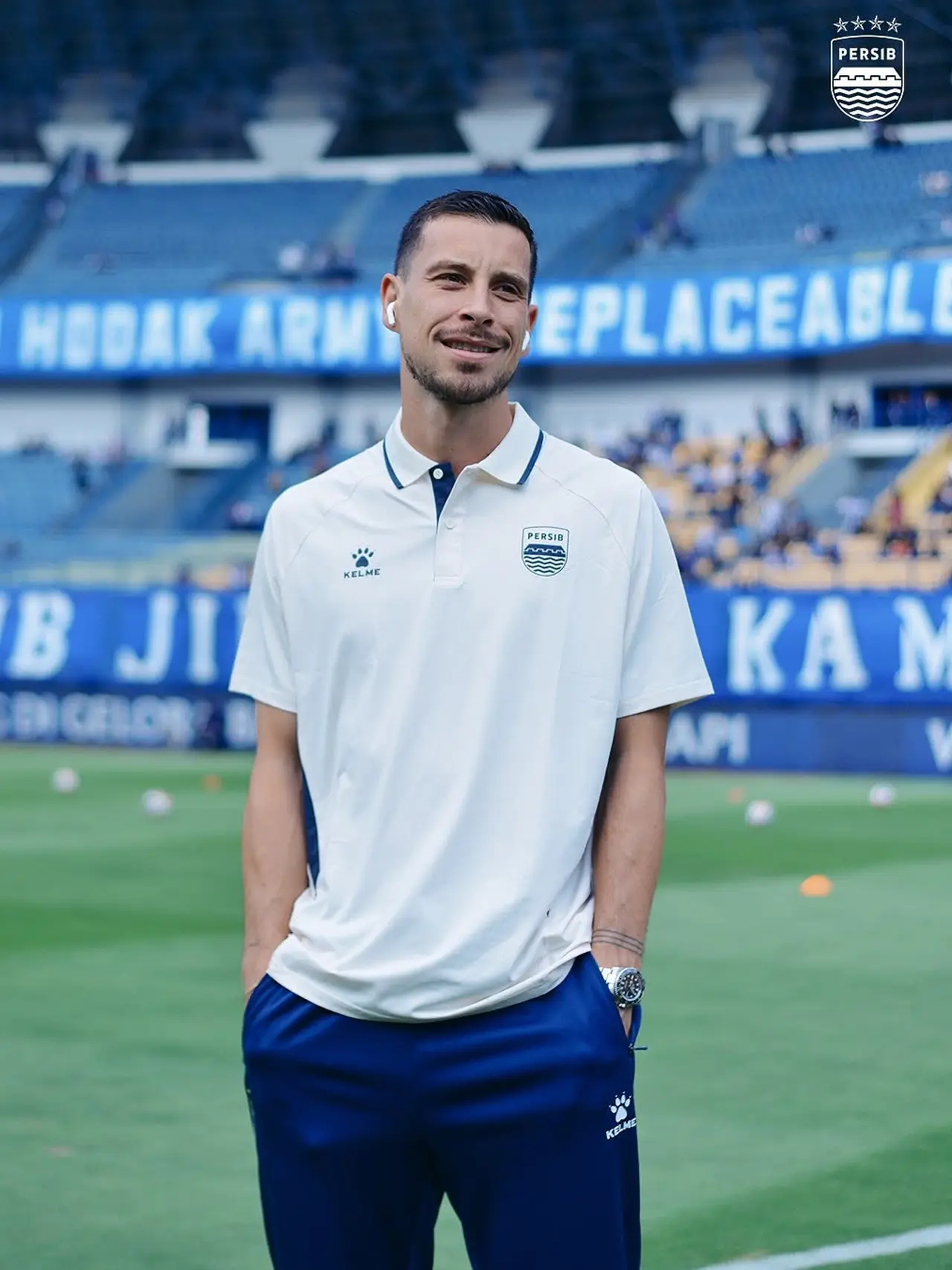 Thom Haye Menikmati Hidup Barunya sebagai Pemain Persib, Latihan ...