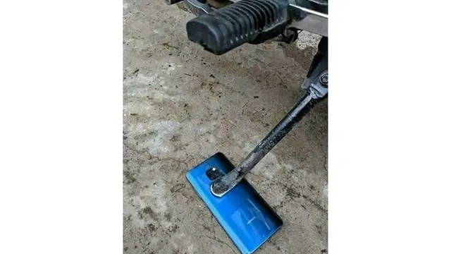 6 Potret Handphone Jadi Alat Pengganjal Ini Bikin Elus Dada - Hot ...