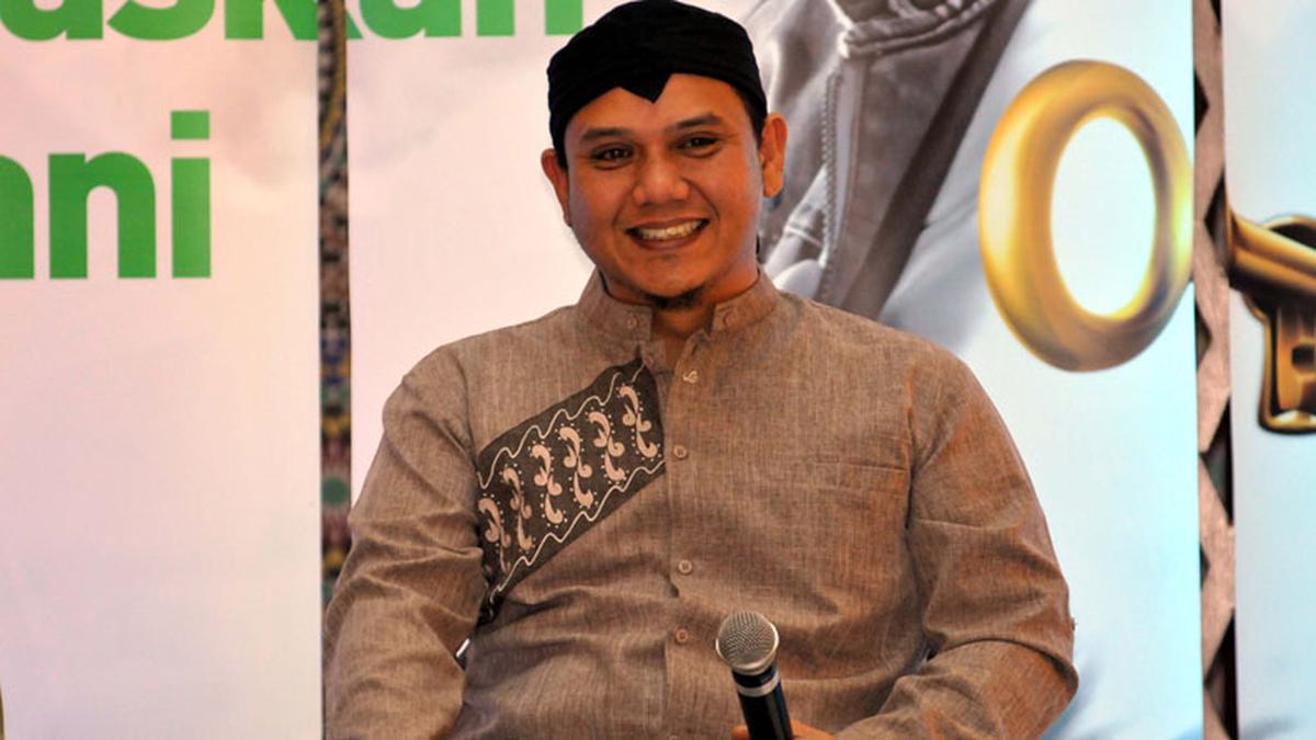 Fadly Padi Bawakan Lagu Religi Bernuansa Rock - ShowBiz Liputan6.com