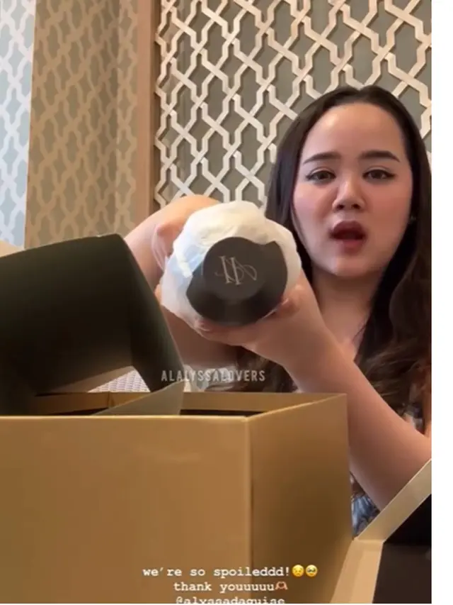 6 Potret Suvenir Mewah Alyssa Daguise untuk Bridesmaids, Catokan Dyson hingga SK-II - Hot ...