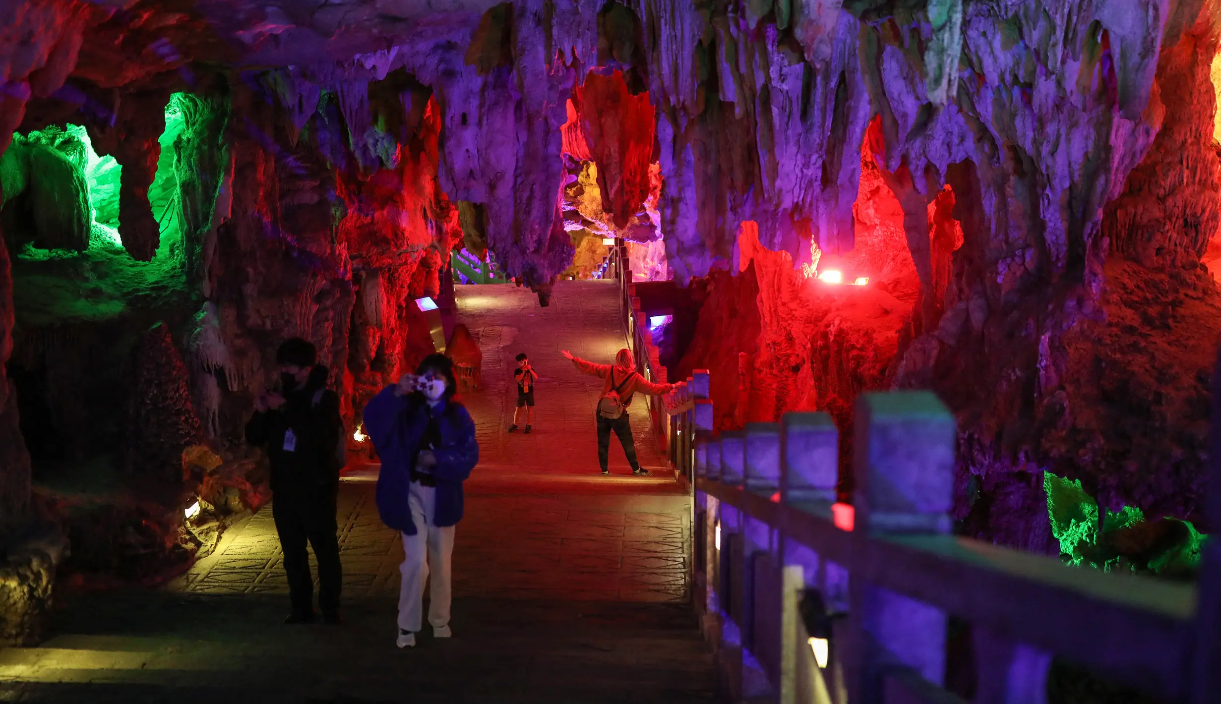 Menyusuri Gua Warna-warni Yinziyan di China - Foto Liputan6.com