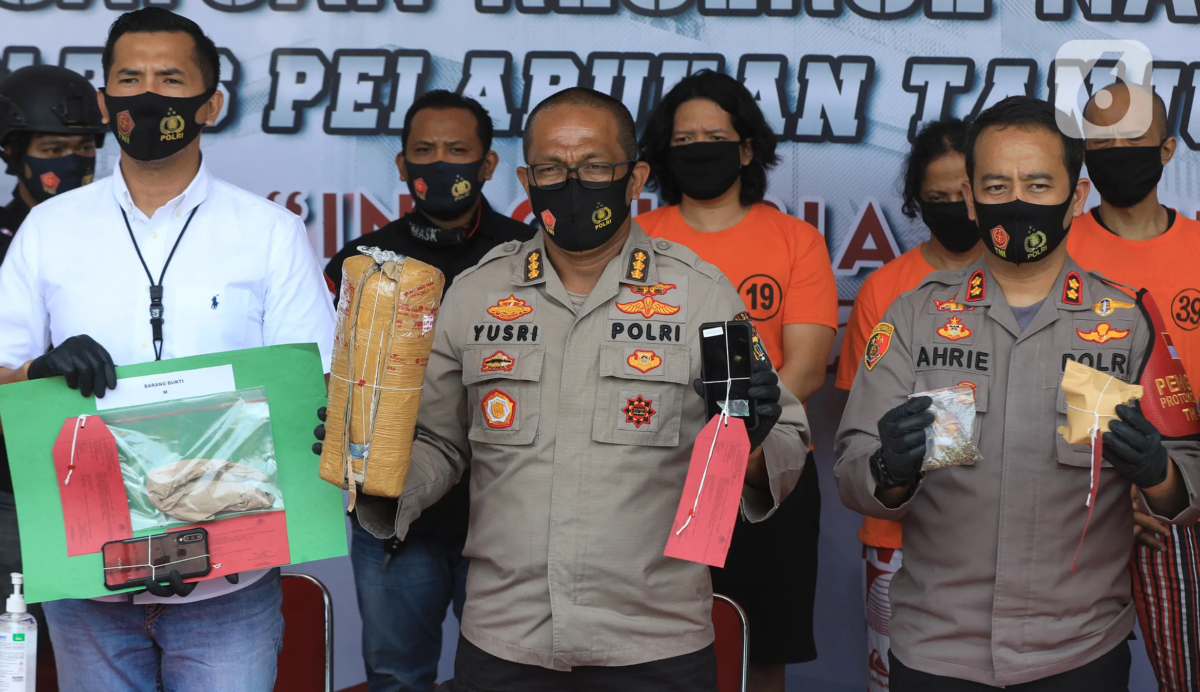 FOTO: Berbaju Tahanan, Ini Potret Anton Drummer J-Rocks yang Ditangkap ...