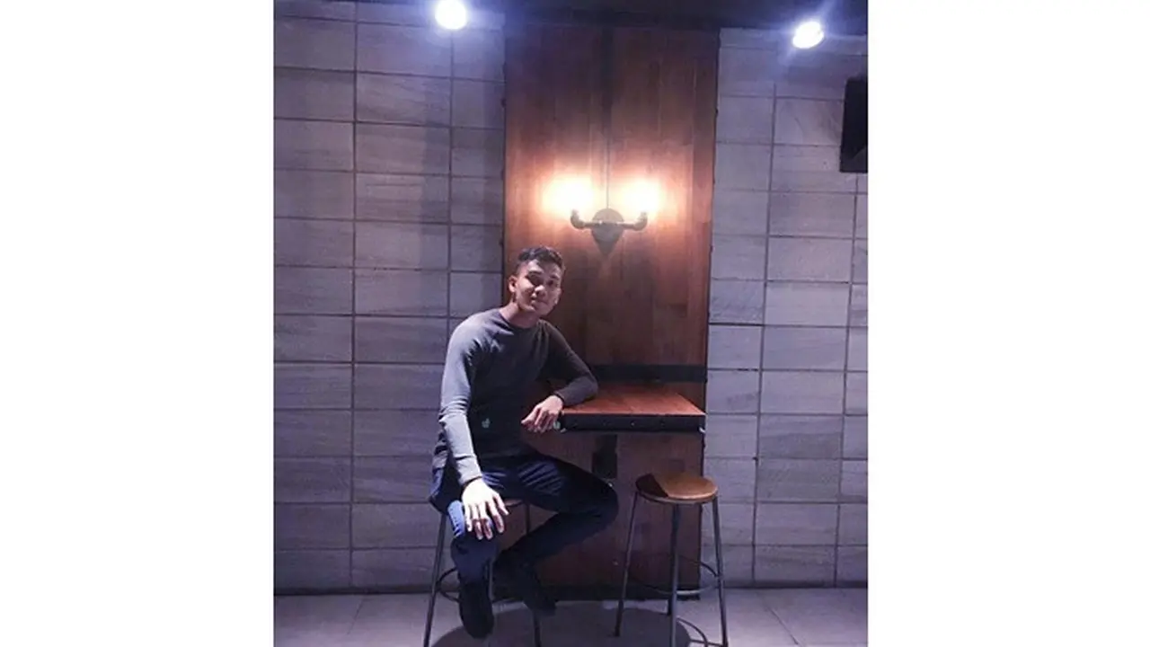 7 Potret Miswar Saputra saat di Luar Lapangan, Penjaga Gawang Andalan ...