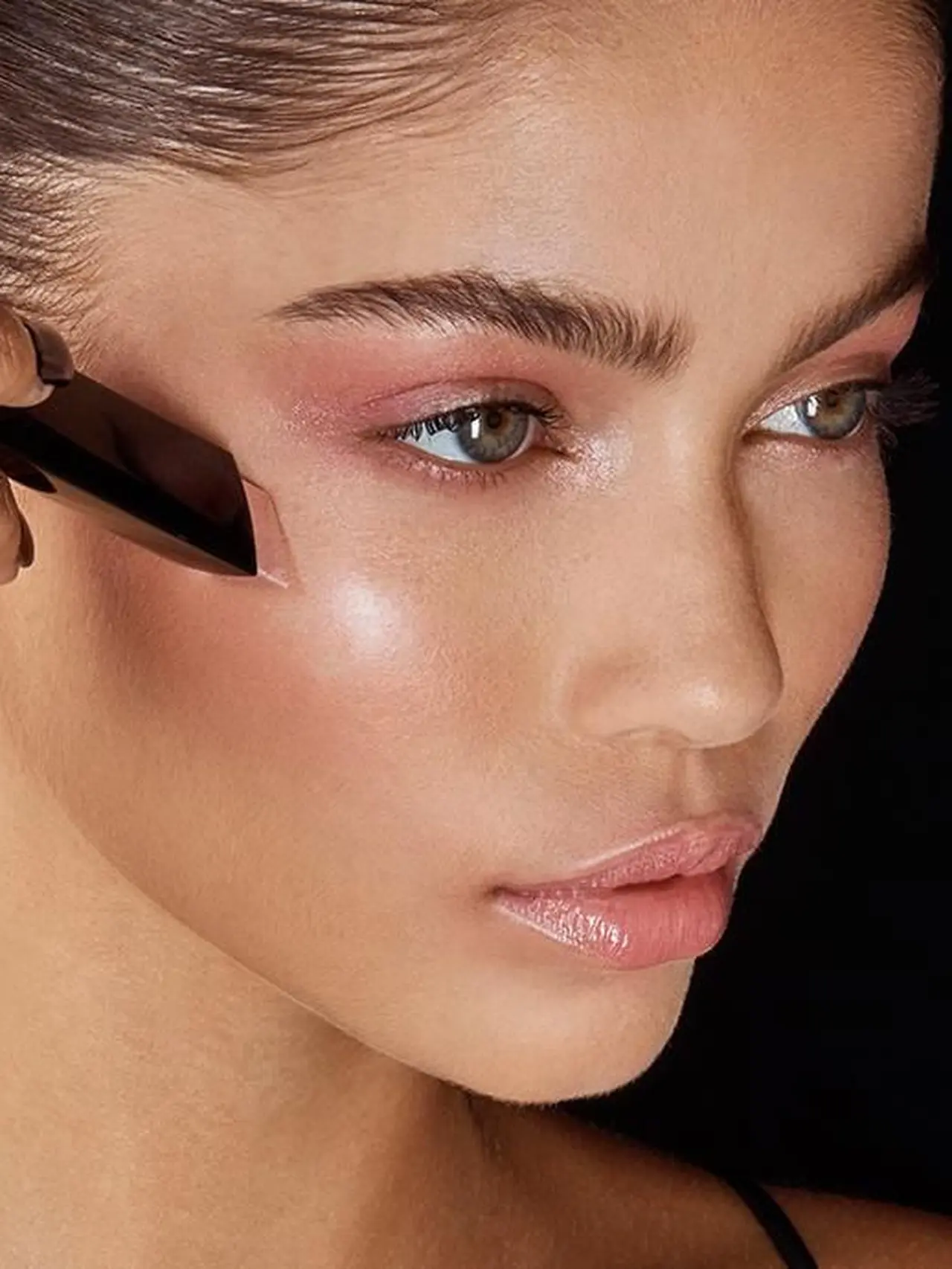 Highlighter Stick vs Highlighter Powder, Mana yang Lebih Bagus? Begini ...