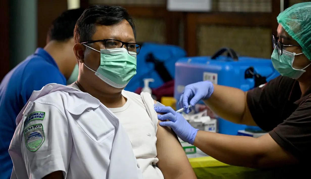 Turis China Mulai Serbu Bali, Bandara Ngurah Rai Gelar Vaksin Booster ...