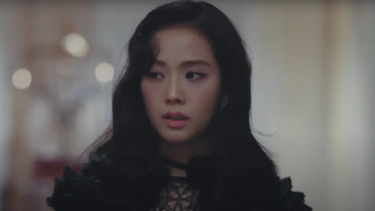 Satu Outfit Jisoo BLACKPINK di MV Flower Ini Habiskan Dana Rp1,1 Milyar - Fashion Fimela.com