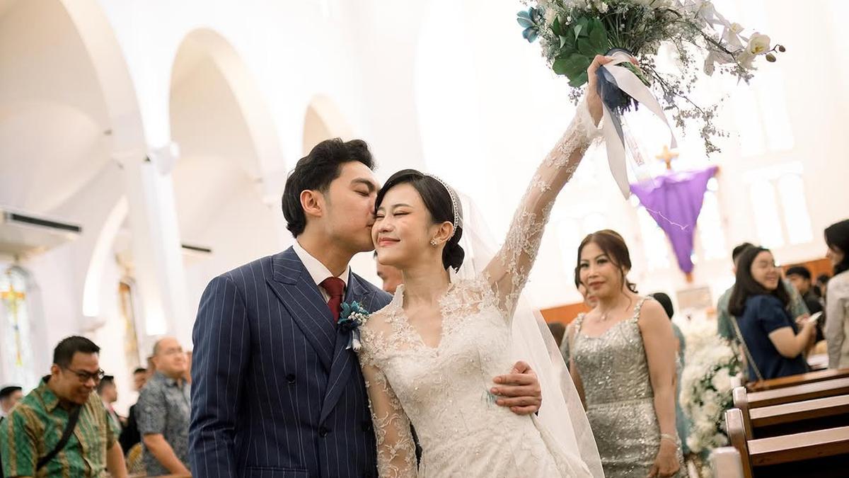 Anggun dan Santun, Jessica Jane Tampil Menawan dalam Gaun Lace di ...
