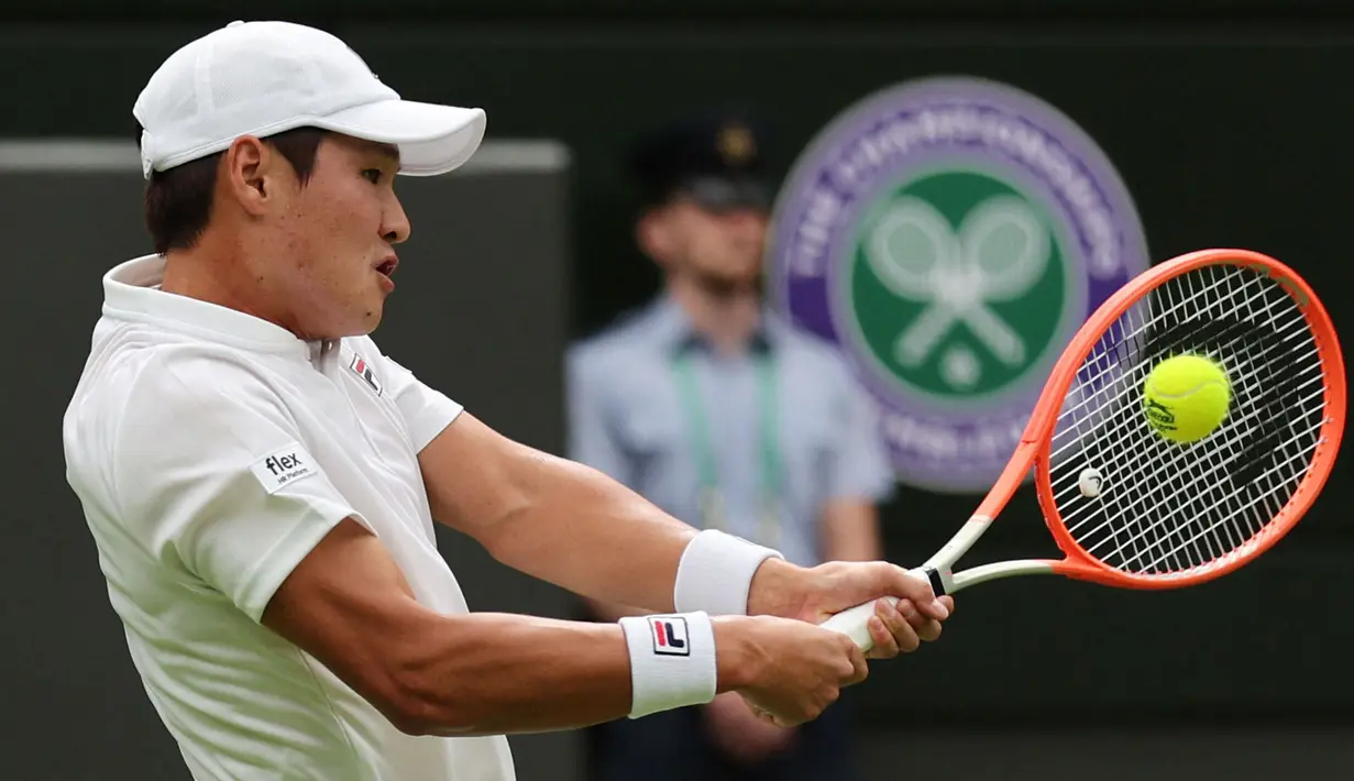 Foto: Aksi Novak Djokovic di Hari Pertama Wimbledon 2022, Singkirkan ...