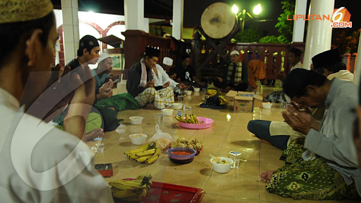 Tradisi Kunutan Ramadhan di Masjid Al Alam Marunda - Foto Liputan6.com