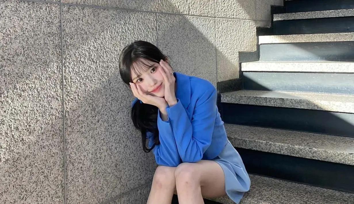 Potret Hayoung Fromis_9 Gaya Topang Dagu, Menggemaskan Bikin Tak Bosan ...