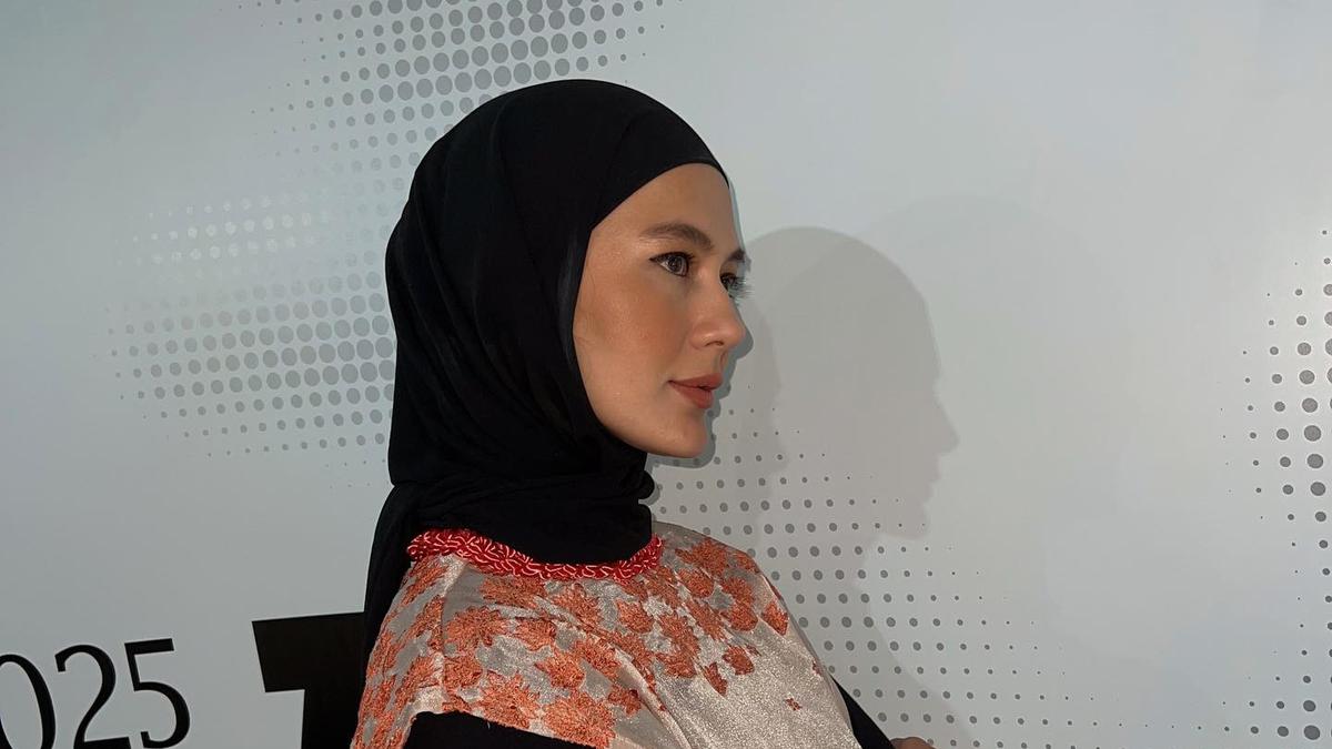 Pesona Paula Verhoeven, Bersinar di Jakarta Fashion Week 2025
