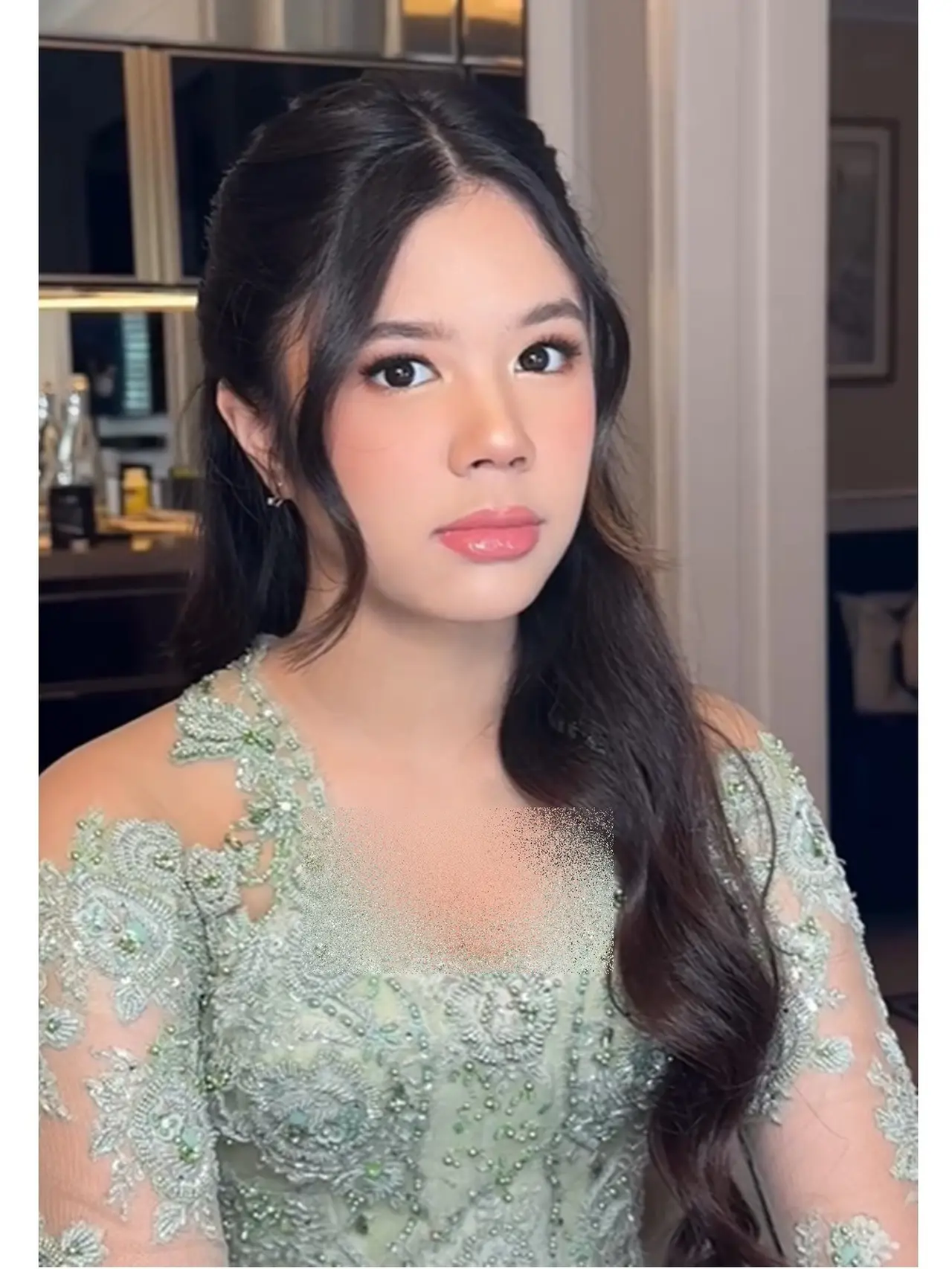 6 Potret Detail Kebaya Safeea Ahmad di Pernikahan Al Ghazali yang Curi ...