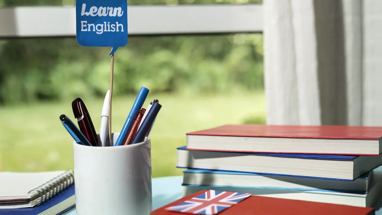 W Artinya With dalam Bahasa Inggris, Simak Perbedaan dan Contohnya ...