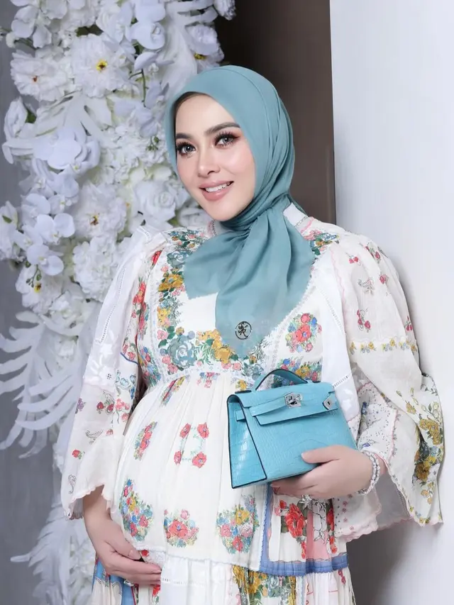 6 Potret Terbaru Syahrini Hamil 7 Bulan Ditemani Reino Barack dan Tes ...