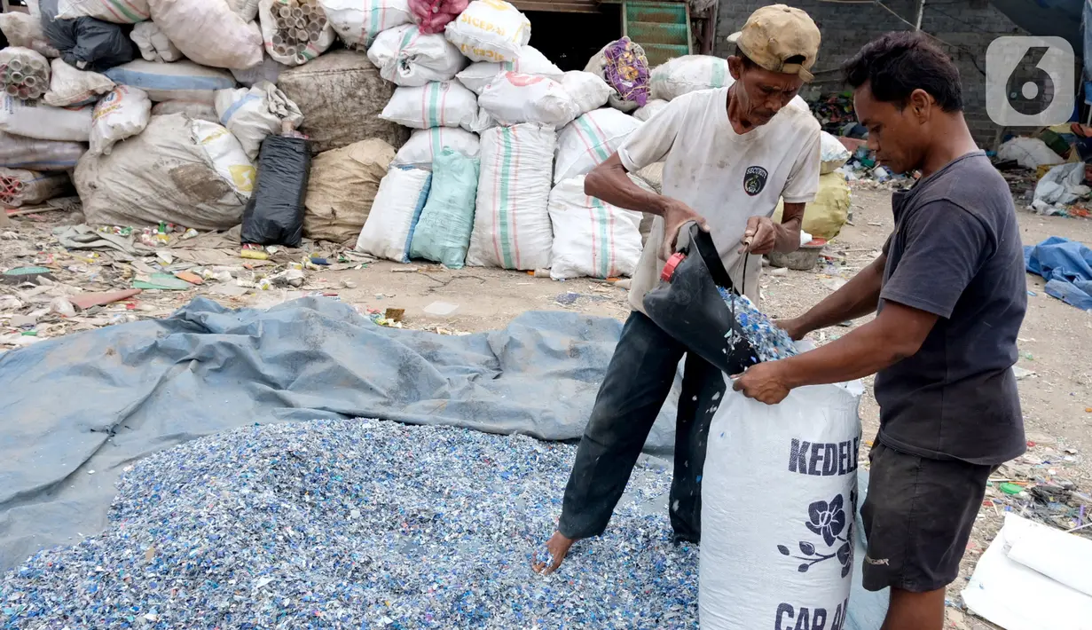 FOTO: Skema Ekonomi Sirkular Jadi Strategi Pengelolaan Sampah Plastik - Foto Liputan6.com