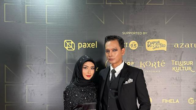 6 Pose Fedi Nuril dengan Setelan Jas, Formal di Gala Premiere Hingga Viral Pakai Celak Hitam di ...