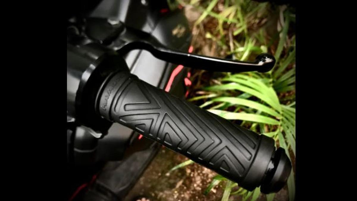 Handgrip Sepeda Motor Buatan Lokal Siap Manjakan Bikers Indonesia