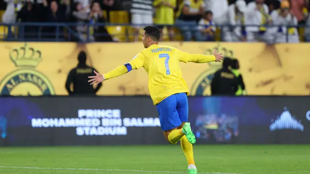 Hasil Liga Arab Saudi: Cristiano Ronaldo Hattrick! Al Nassr Hancurkan Al Tai - Dunia Bola.com