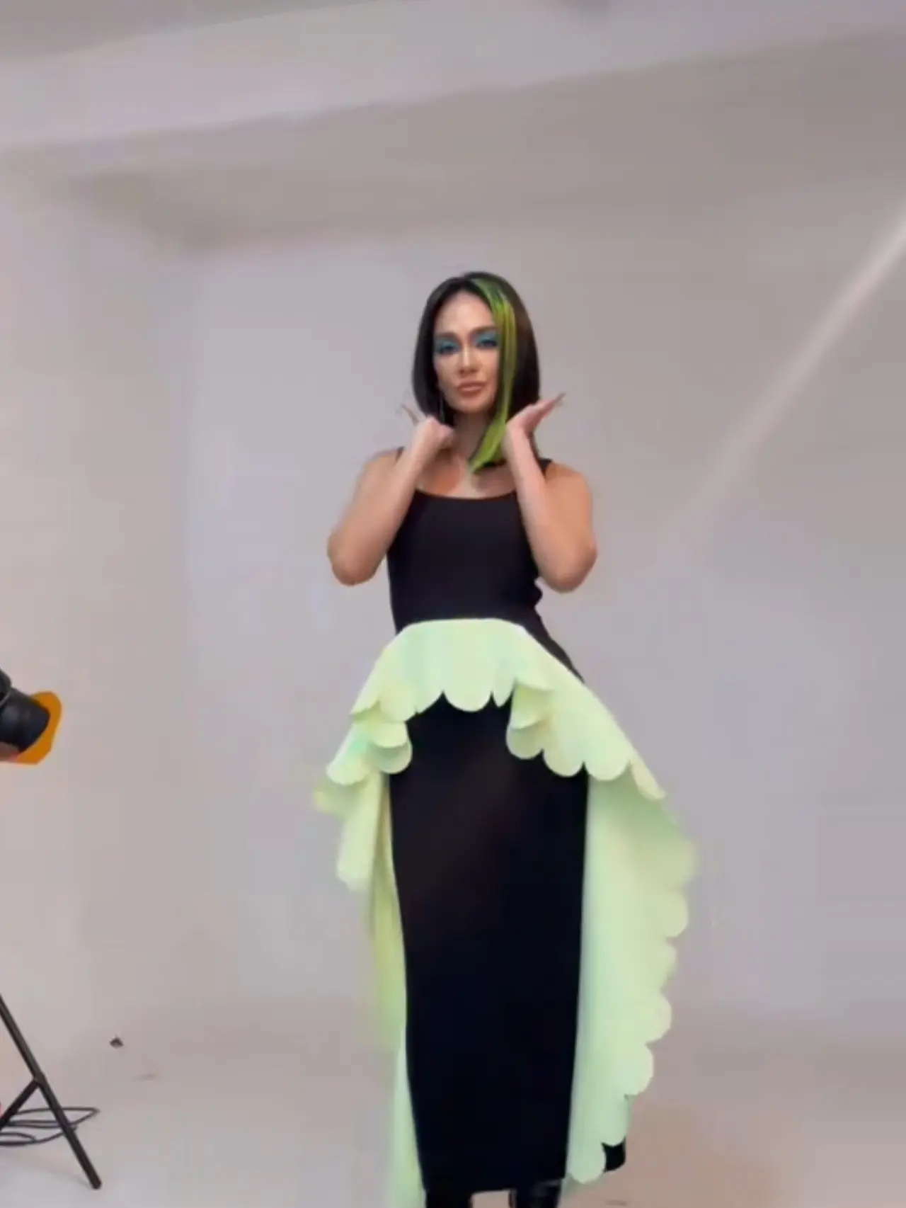 7 Potret Aktris Dengan Rambut Bondol Gaya Luna Maya Menawan Hot