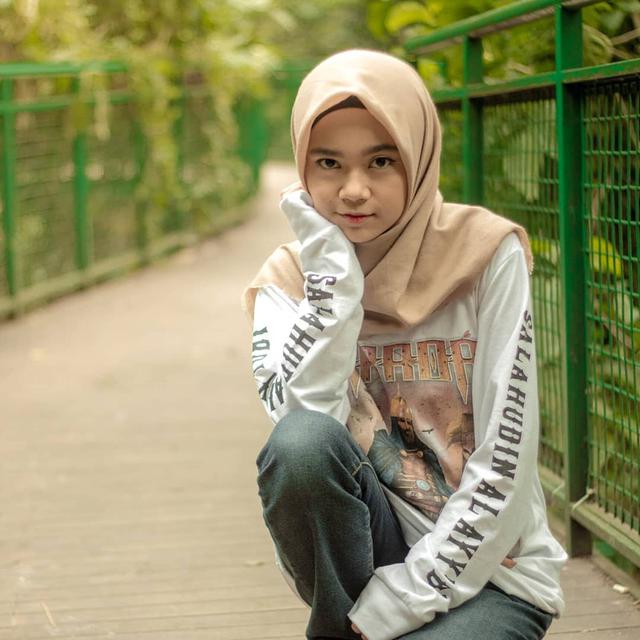 4 Fakta Tentang Meliani, Gitaris Metal Hijaber Yang Dipuji Megadeth ...