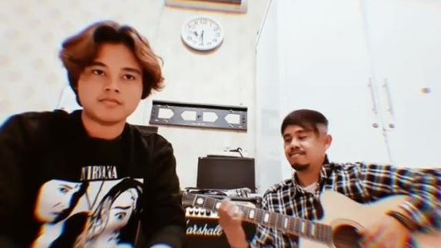 Jarang Terekspos, Ini 6 Potret Axel Anak Moldy Radja yang Jadi Penyanyi ...