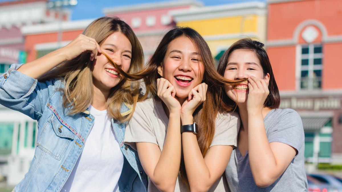 150 Caption Aesthetic Teman, Menggali Kisah Kebersamaan dalam Foto