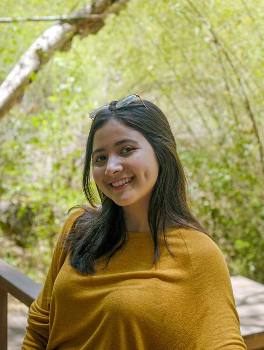 6 Potret Bulan Sutena, Dara Manis 'Saingan' Fuji Jadi Pacar El Rumi ...