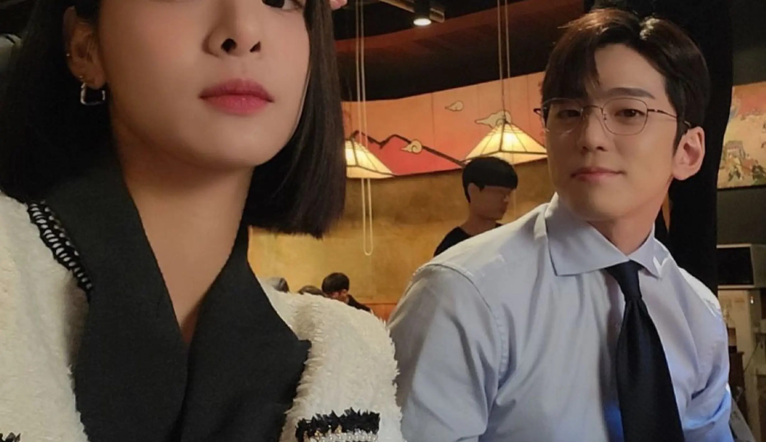 8 Inspirasi Outfit Kantoran Ala Seol In Ah yang Tampil Trendy dengan Blazer - Photo Fimela.com