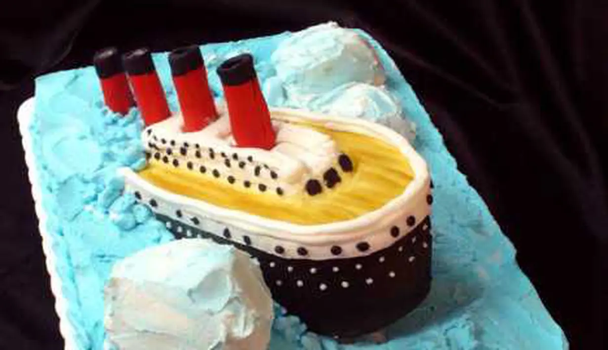 Uniknya 12 Kue Ulang Tahun Bentuk Kapal Titanic Tenggelam - Photo ...