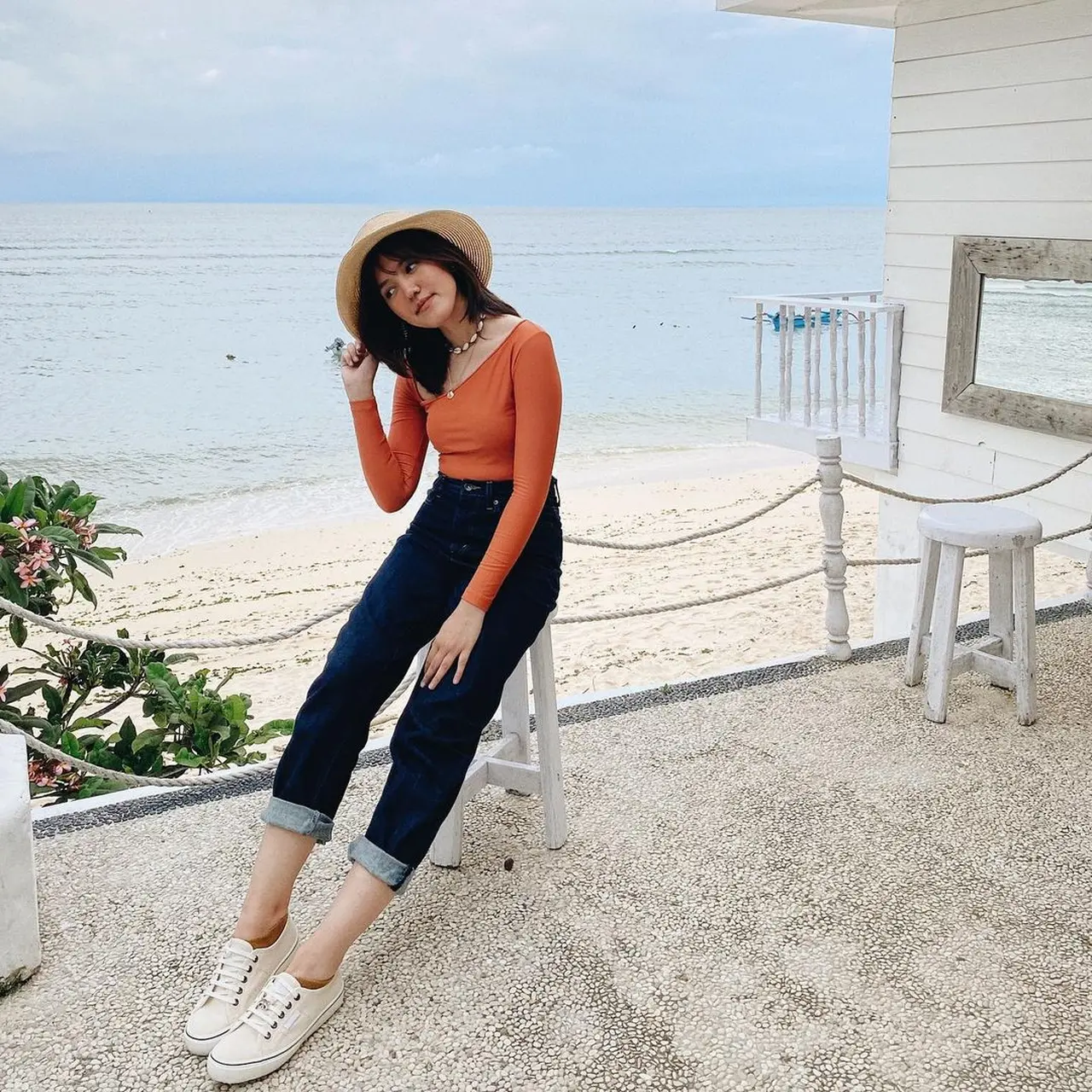 7 Inspirasi OOTD Tampil Manis dan Anggun, Sontek Gaya Ify Alyssa