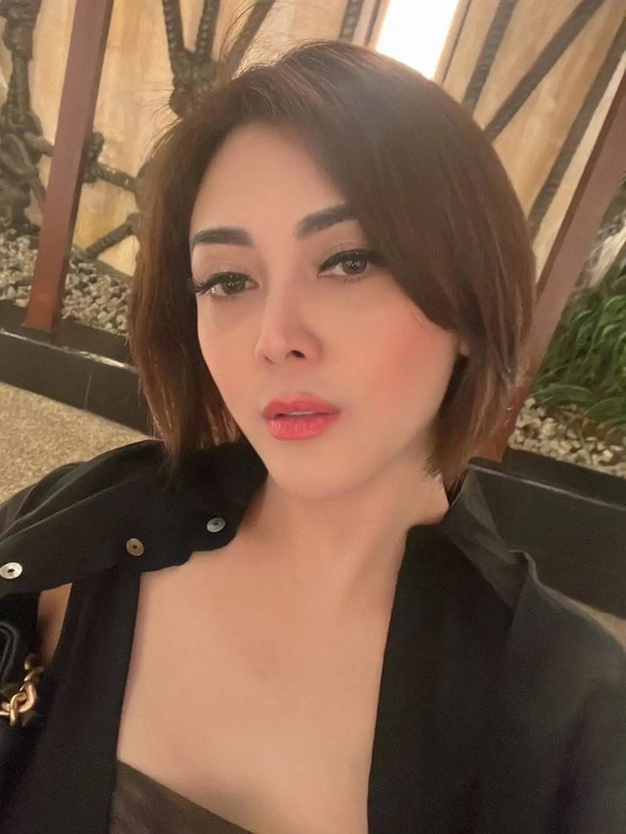 Satu Tahun Pisah dengan Jonathan Frizzy, Ini 6 Potret Cantik Dhena ...