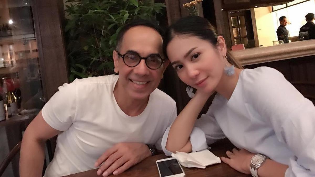 Beda 18 Tahun, Ini Potret Kemesraan Bunga Zainal dan Sukhdev Singh