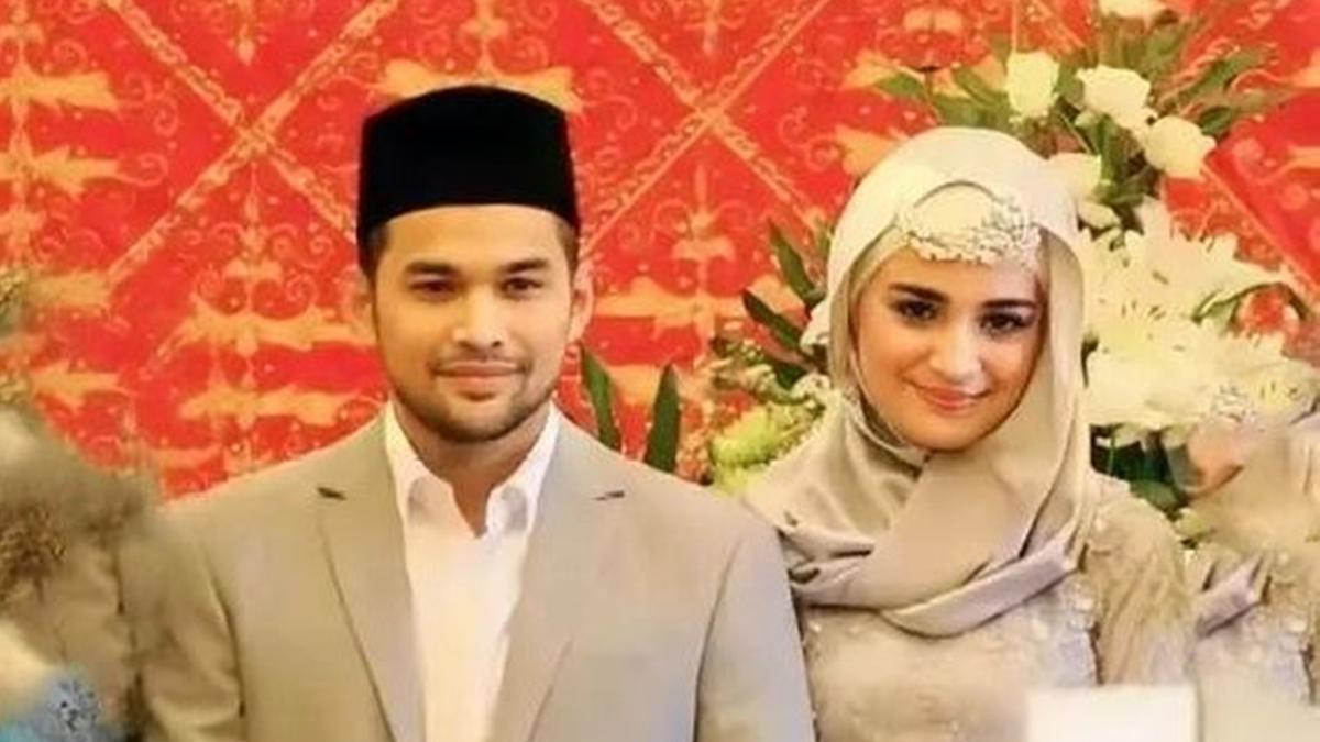 Foto Lawas Momen Ngunduh Mantu Shireen Sungkar dan Teuku Wisnu, 11 Tahun Berlalu - Foto Liputan6.com