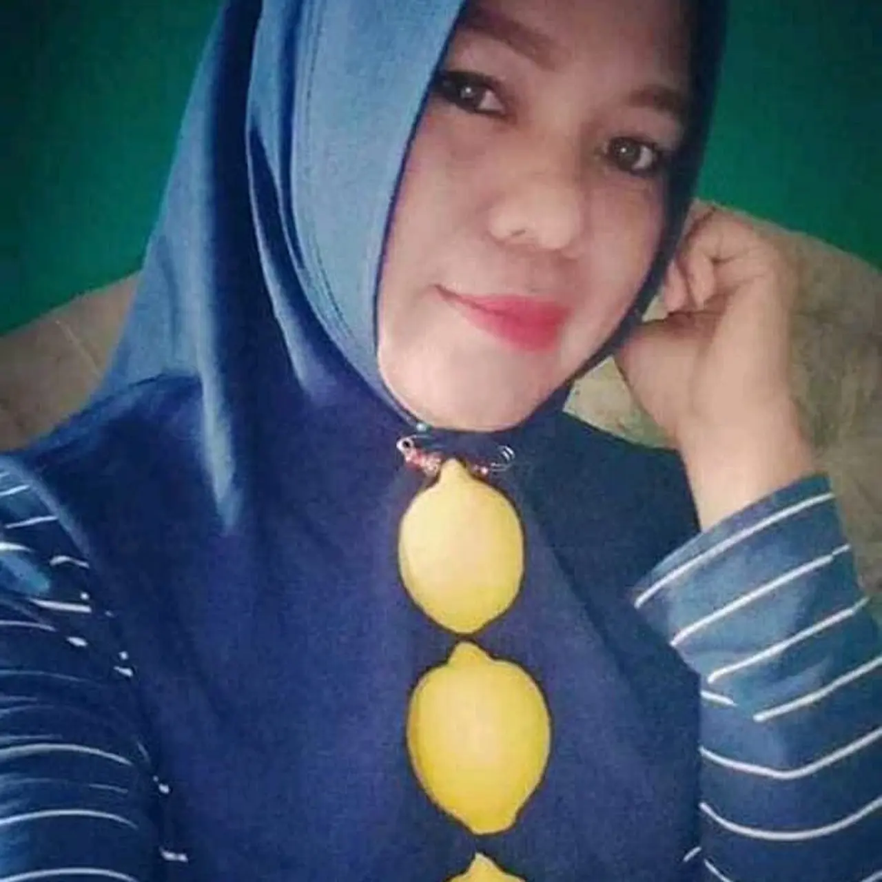 6 Potret Emak-Emak Pakai Bros Jilbab Bikin Geleng Kepala, Penampilannya Kocak - Hot Liputan6.com