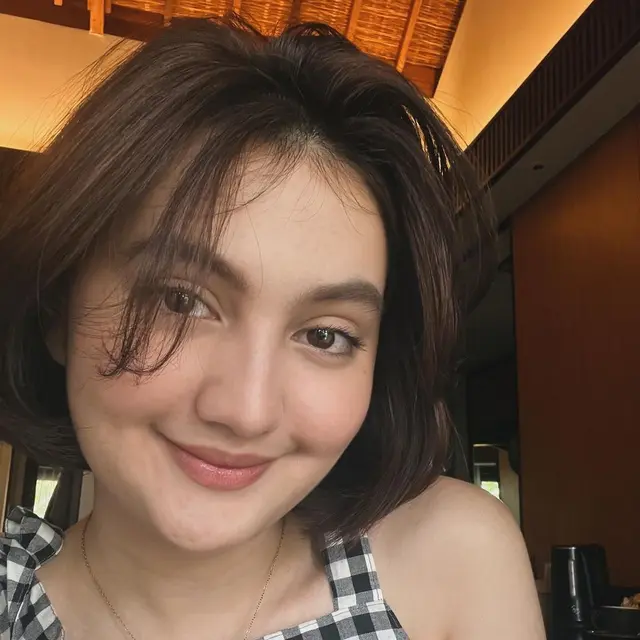 6 Potret Terbaru Laura Jackson, Dikabarkan Sudah Putus dari Sean Ivan Adik Irish Bella - Hot ...