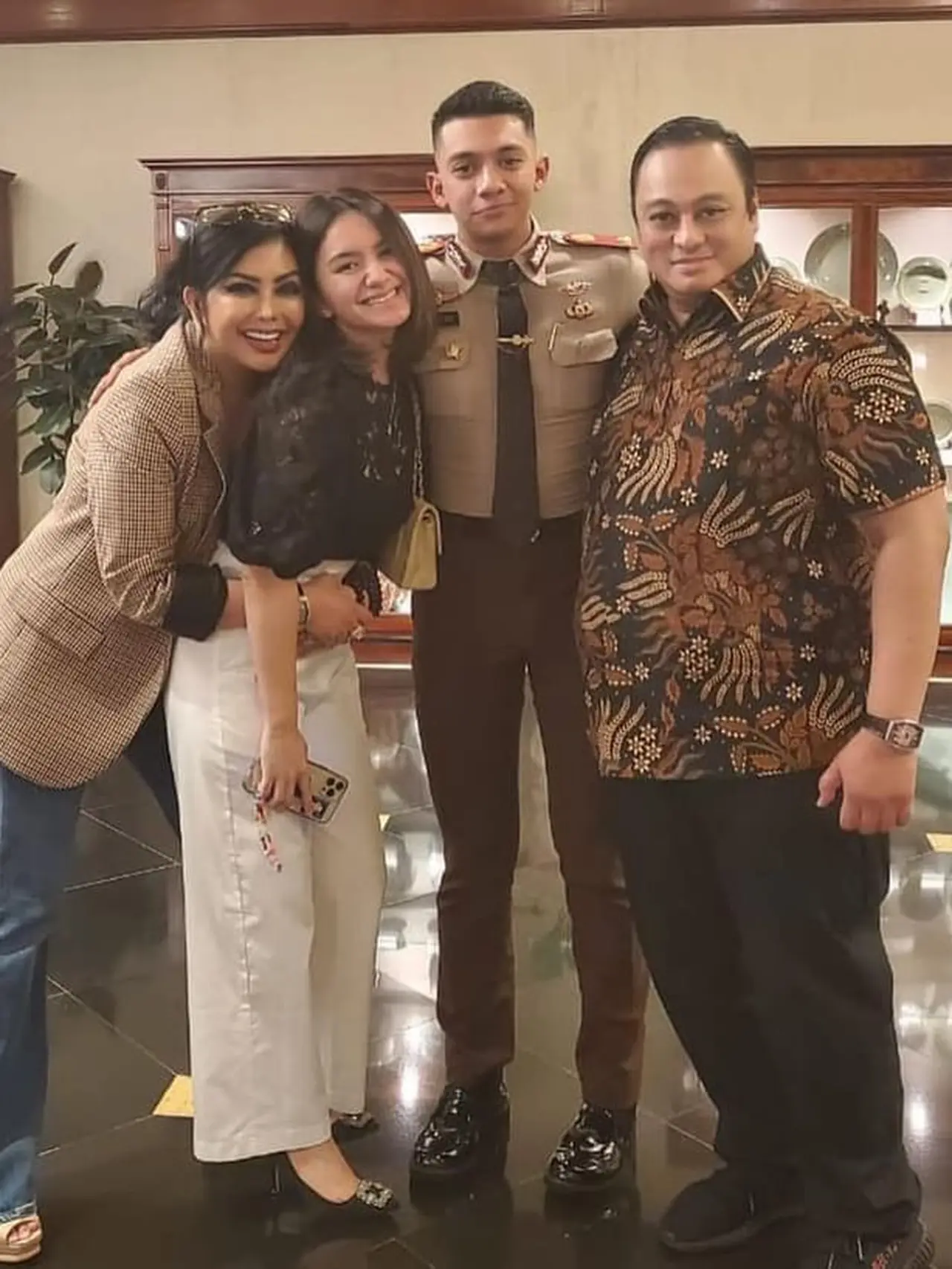 6 Potret Khalifah Nasif, Taruna Akpol Sekaligus Anak Tunggal Bos E-commerce Indonesia - Hot ...