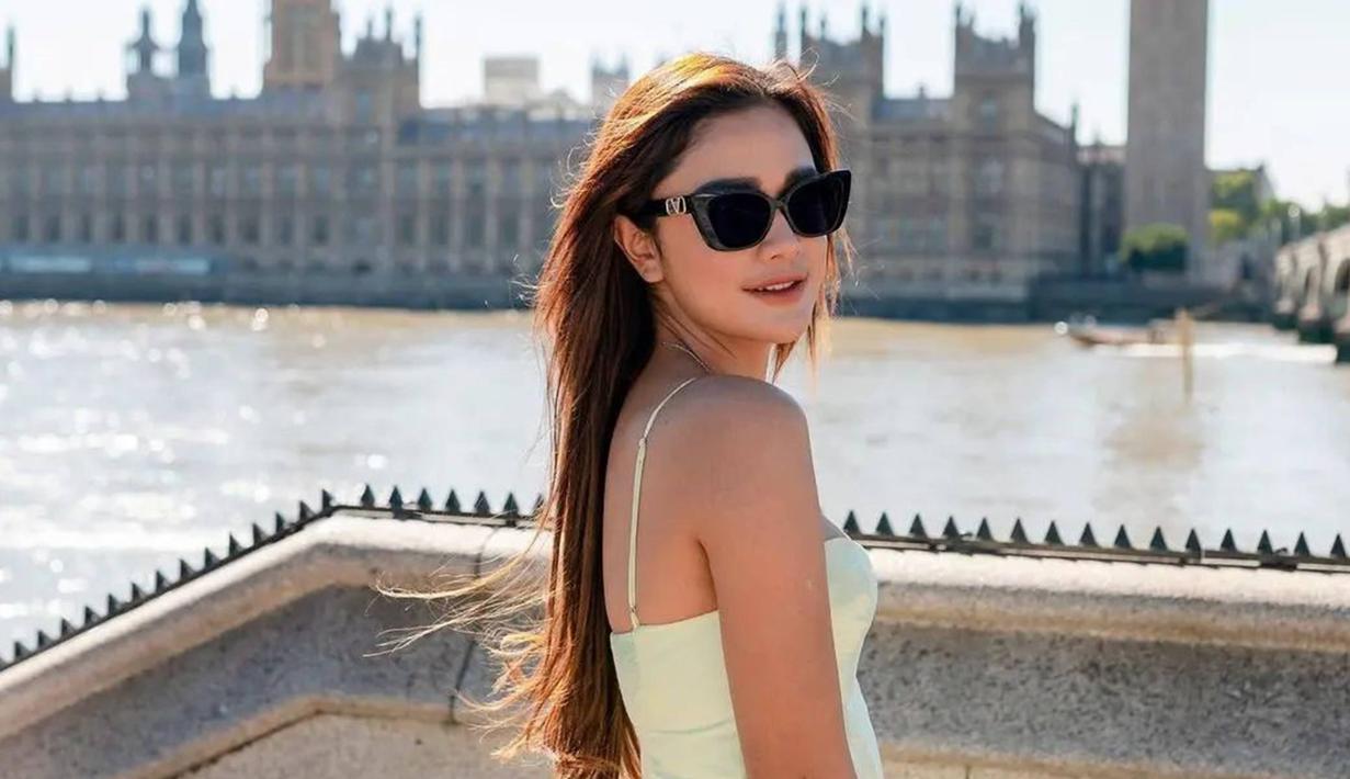 Potret Andi Annisa Tampil Pakai Dress Ini Gayanya Makin Menawan - Page ...