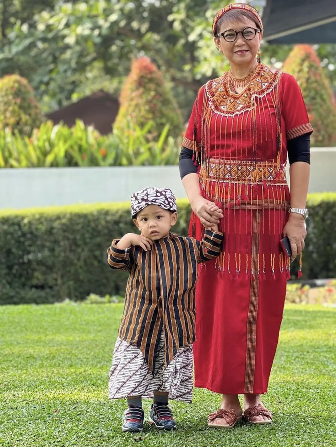 8 Penampilan Ibu Pejabat Hadir di Sidang MPR/DPR RI, dari Iriana Berkebaya Kuning hingga Puan ...