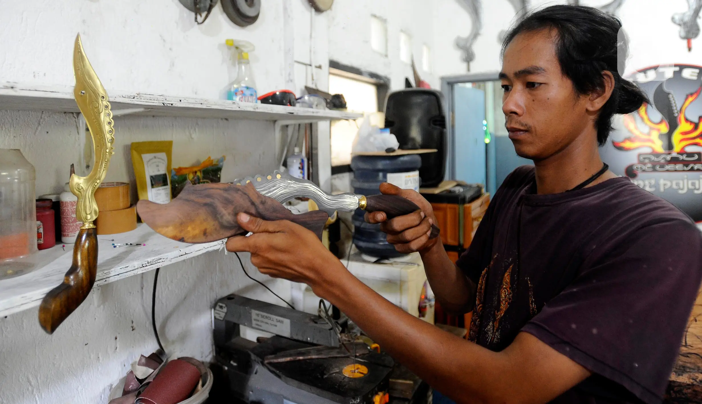 Melihat Proses Pembuatan Senjata Pusaka Kujang Khas Jawa Barat - Foto ...