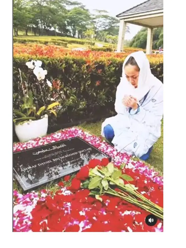 10 Momen Bunga Citra Lestari Ziarah Ke Makam Ashraf Sinclair Di Hari