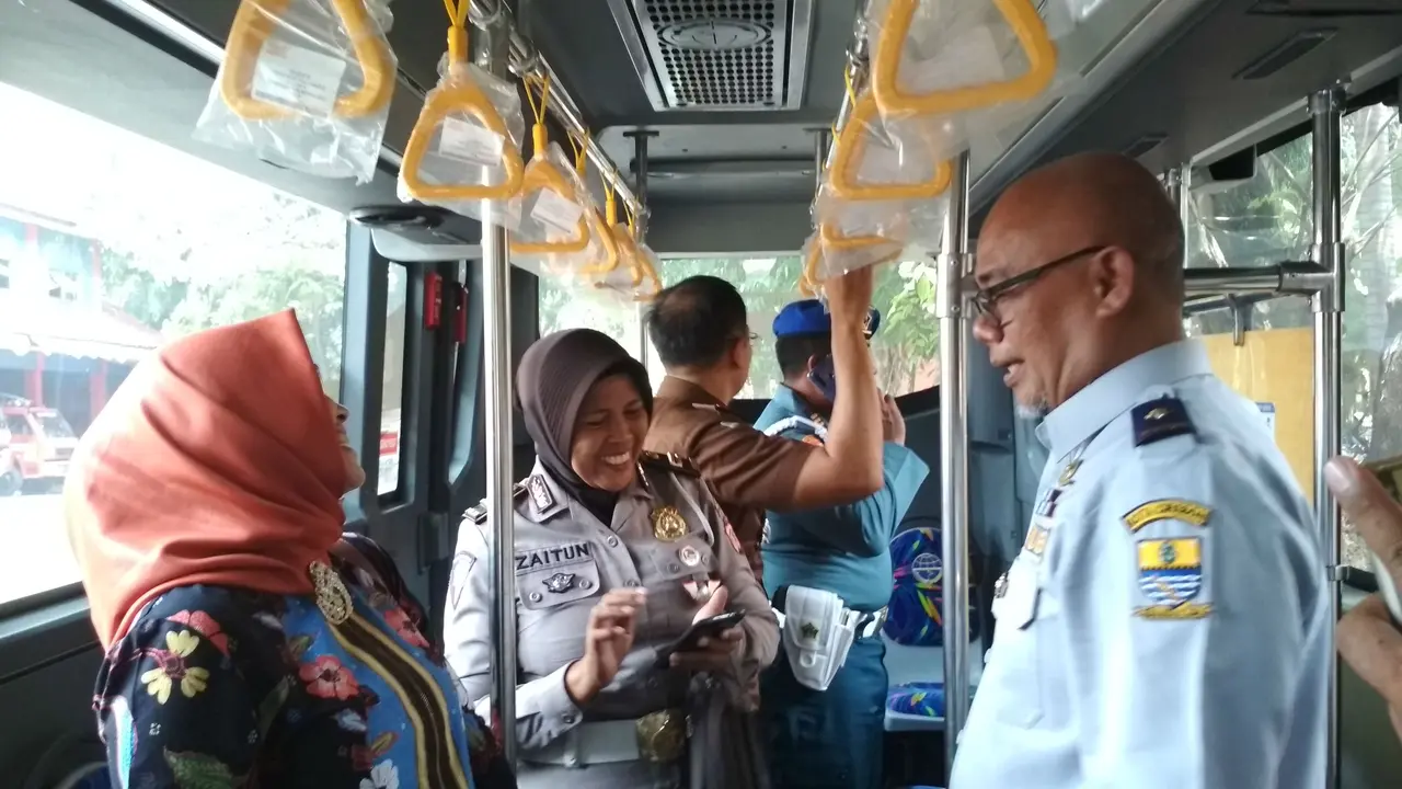 Bus Rapid Transit Beroperasi di Cirebon, Solusi Atasi Macet? - Regional ...