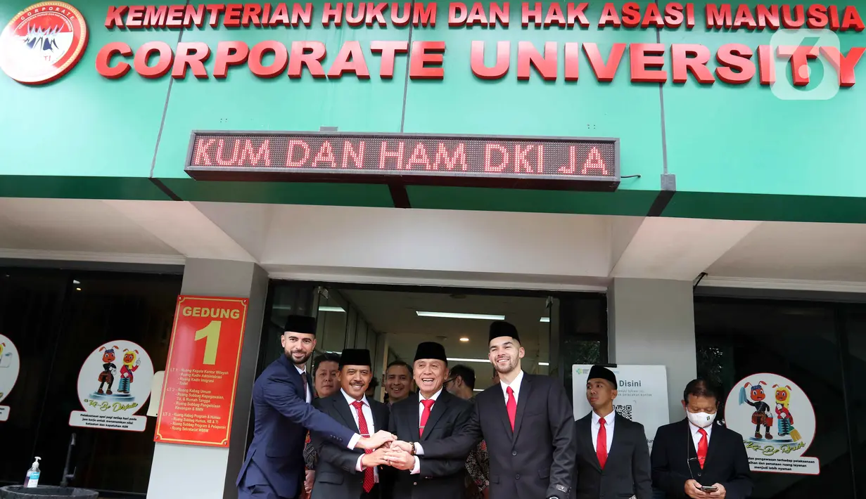 Momen Sandy Walsh dan Jordi Amat Resmi Jadi WNI - Foto Liputan6.com