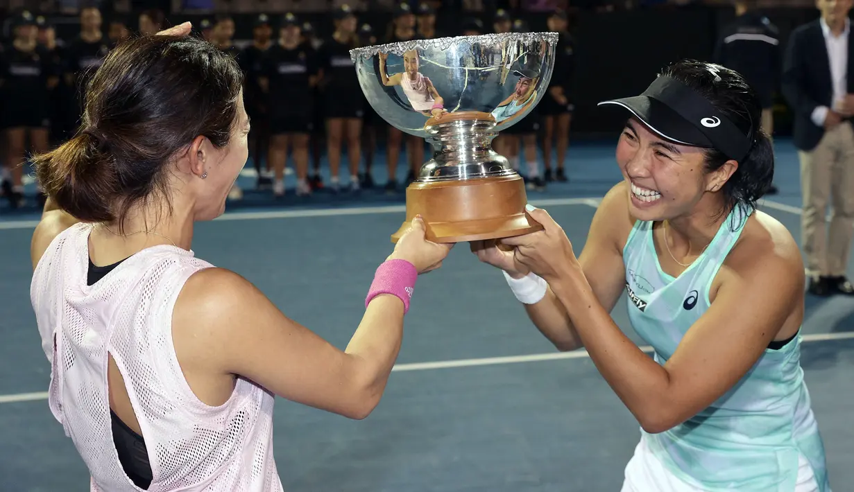 Foto: Bikin Bangga Indonesia! Aldila Sutjiadi Sabet Gelar Juara Turnamen WTA 250 di Auckland ...